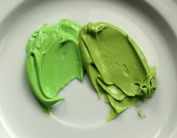 Bright and Spooky Halloween Green Icing - The Sweet Adventures of Sugar ...